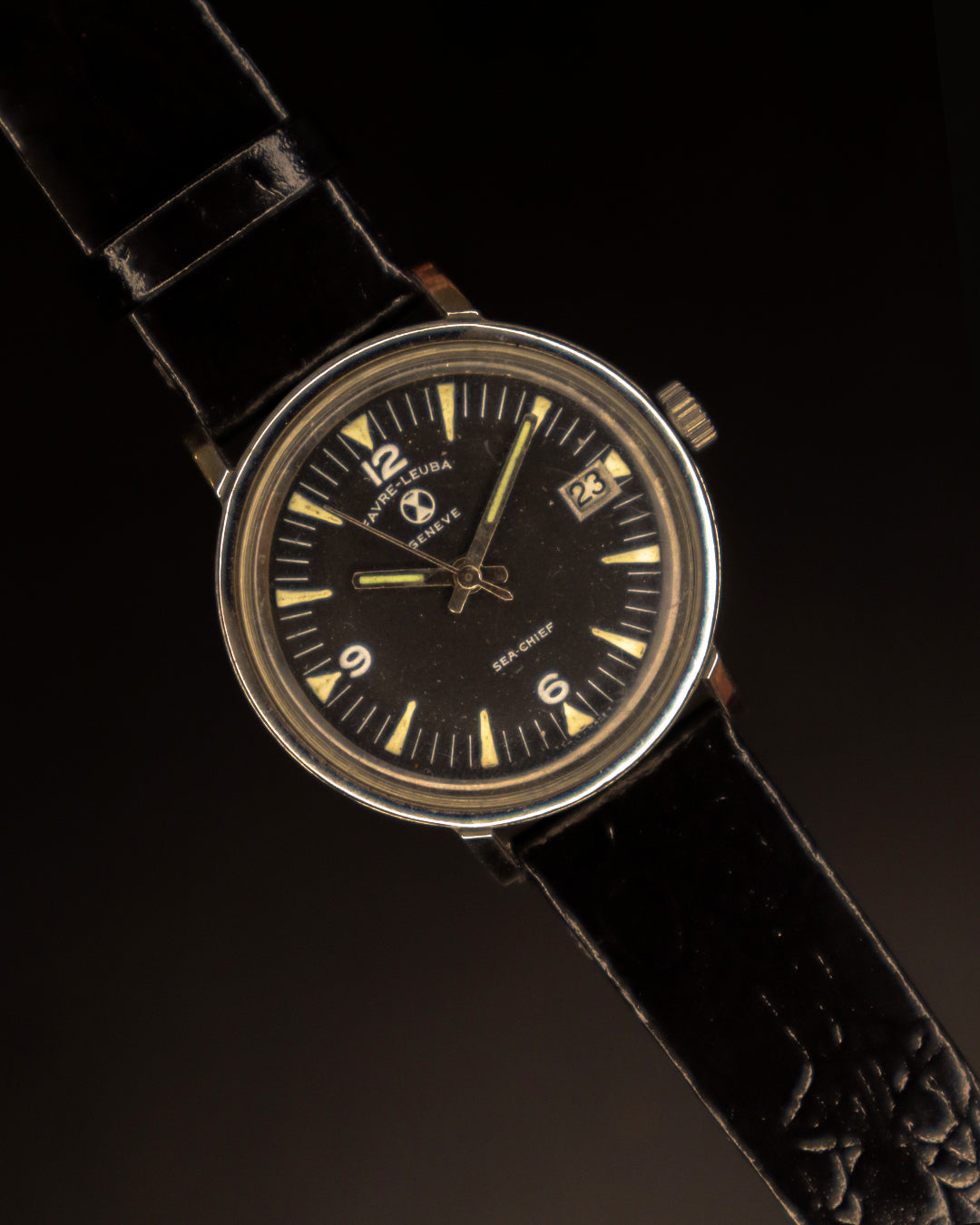 Buy Vintage Watch Nino Swiss 17 Jewels Date [35mm] | The Revolver Club